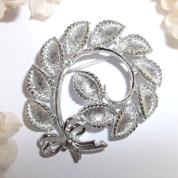 Lisner Jewelry | Jewelry | Vintage Lisner Brooch Silver Vine Branch Bow ...